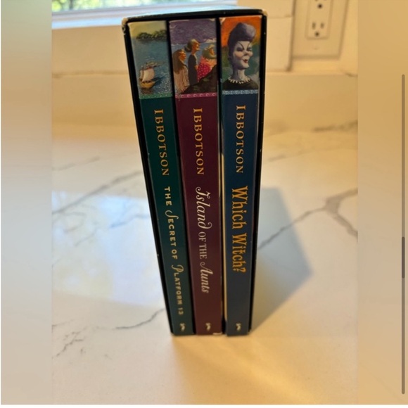 eva ibbotson | Accents | Boxed Book Set Trilogy Secret Of Platform 3 ...